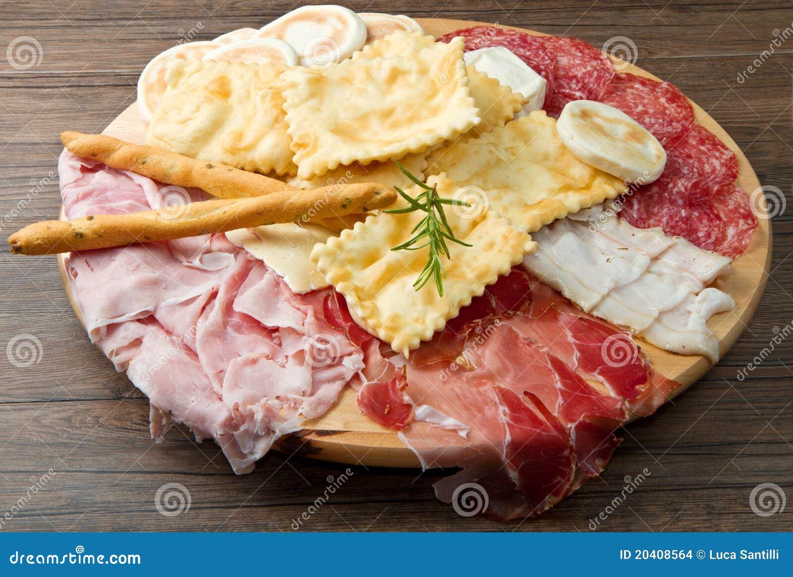 Disco De Carnes Curadas, De Quesos Y De La Bola De Masa Hervida Frita ...