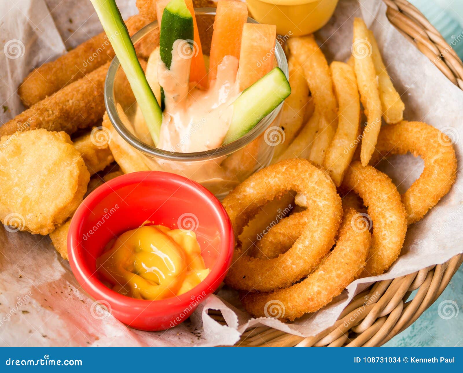 Disco de la comida frita foto de archivo. Imagen de placa - 108731034