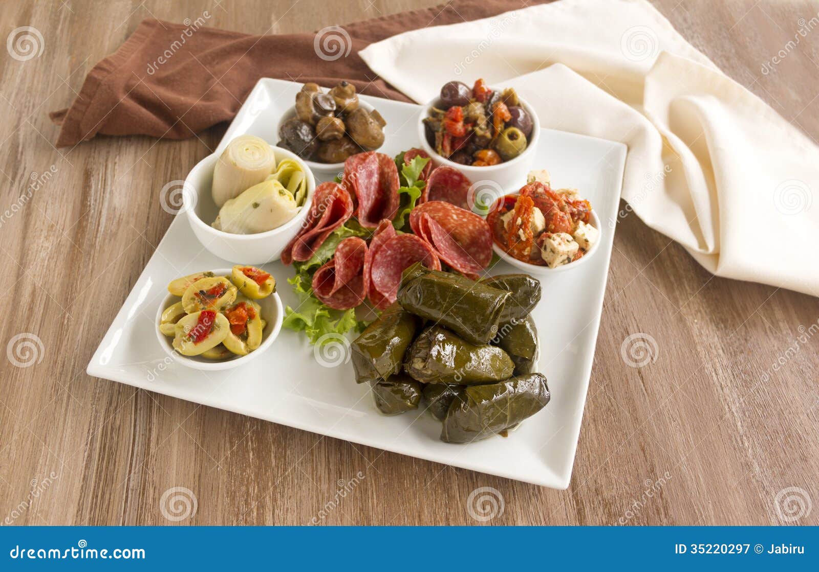 Disco de Mezze imagen de archivo. Imagen de sabor, salami - 35220297