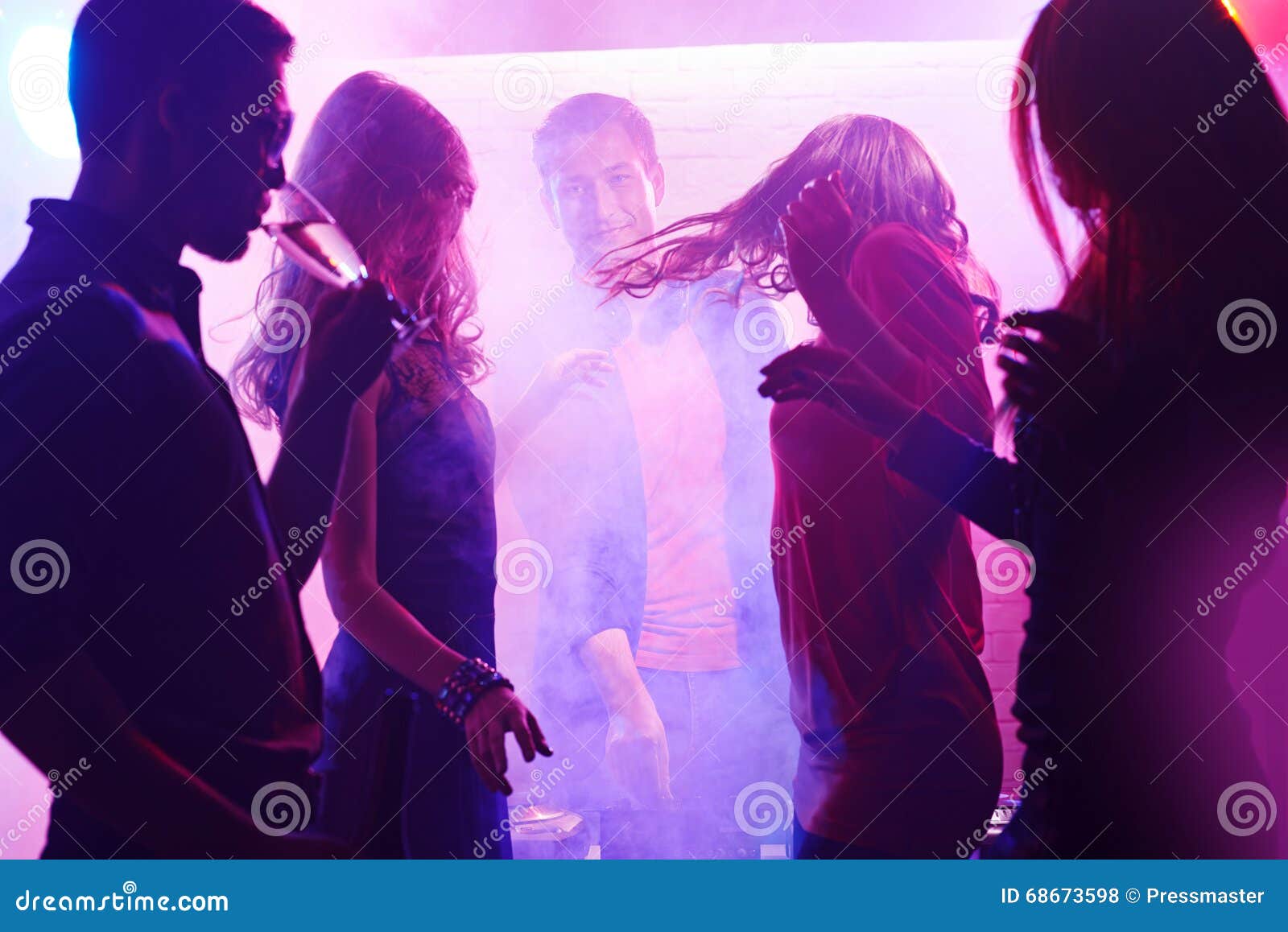 Disco moderno foto de archivo. Imagen de nightlife, partido - 68673598