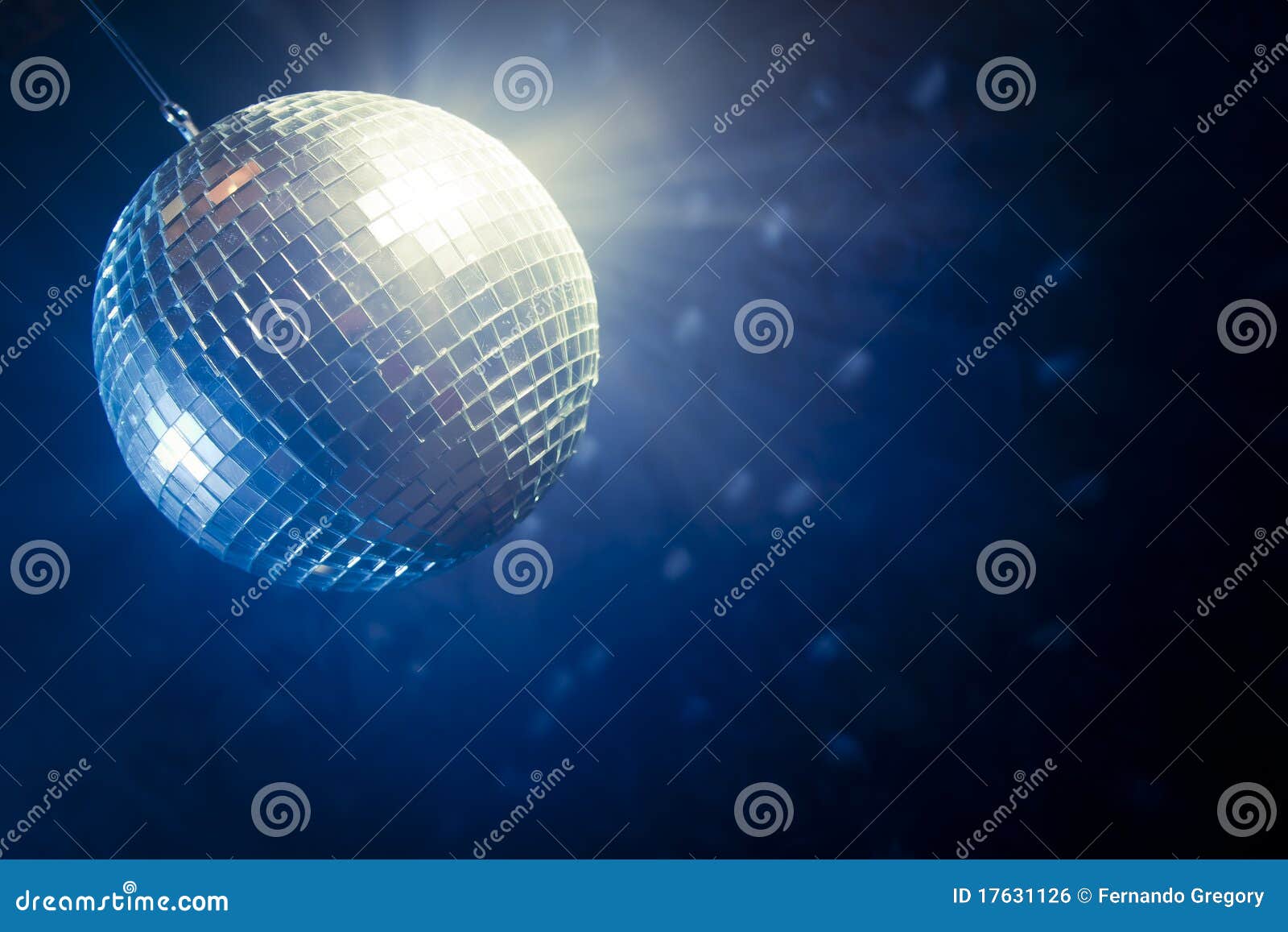 Discokugel Mit Exemplarplatz Stockfoto - Bild von tanz, hintergrund ...