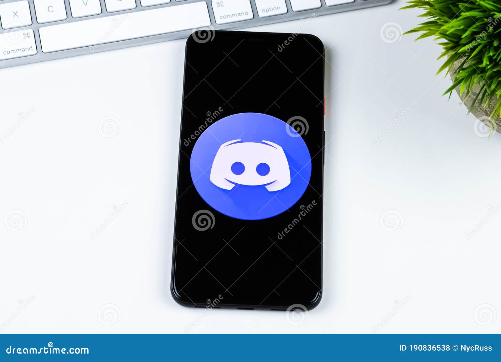 Discord App Logo on a Smartphone Screen. Editorial Stock Photo - Image ...