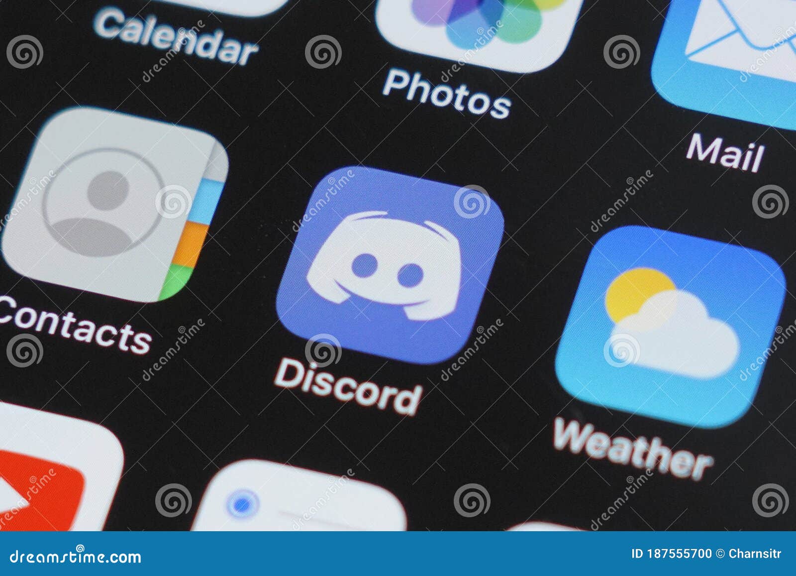 Discord Apps on Iphone Screen Editorial Image - Image of streamer, chat ...
