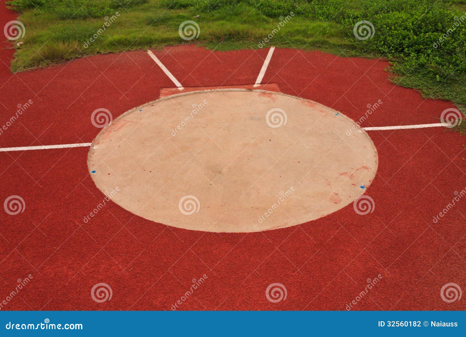 Discus throwing stock photo. Image of compete, discus - 32560182
