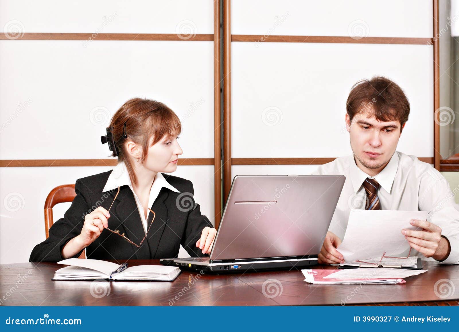 Discuss stock image. Image of businessmen, business, female - 3990327