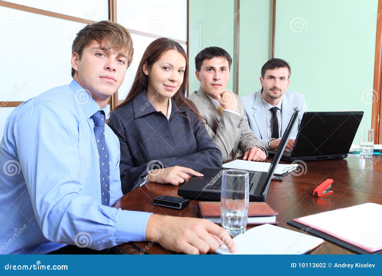 Discussion photo stock. Image du businesswoman, affaires - 10113602