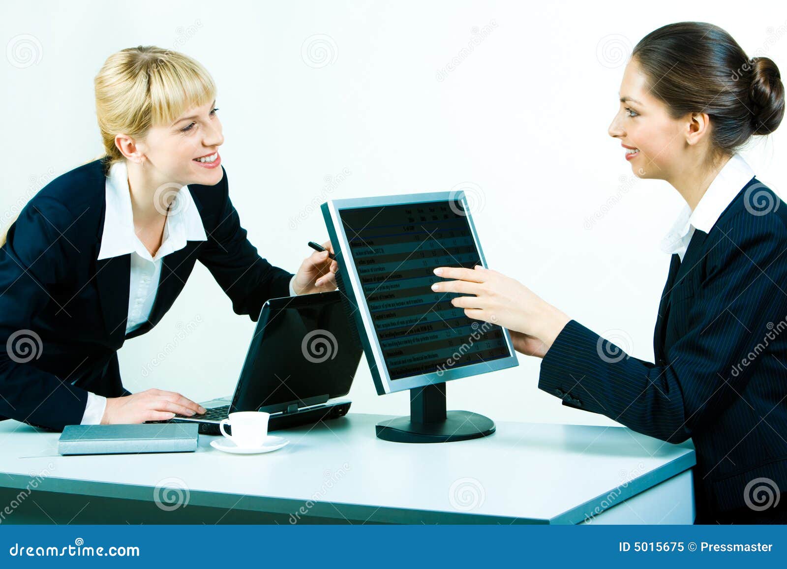 Discussion image stock. Image du travail, amical, ordinateur - 5015675