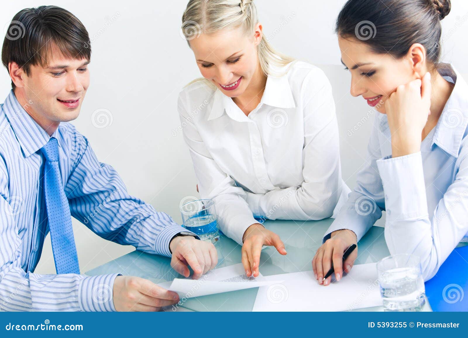 Discussion image stock. Image du associés, travail, écritures - 5393255