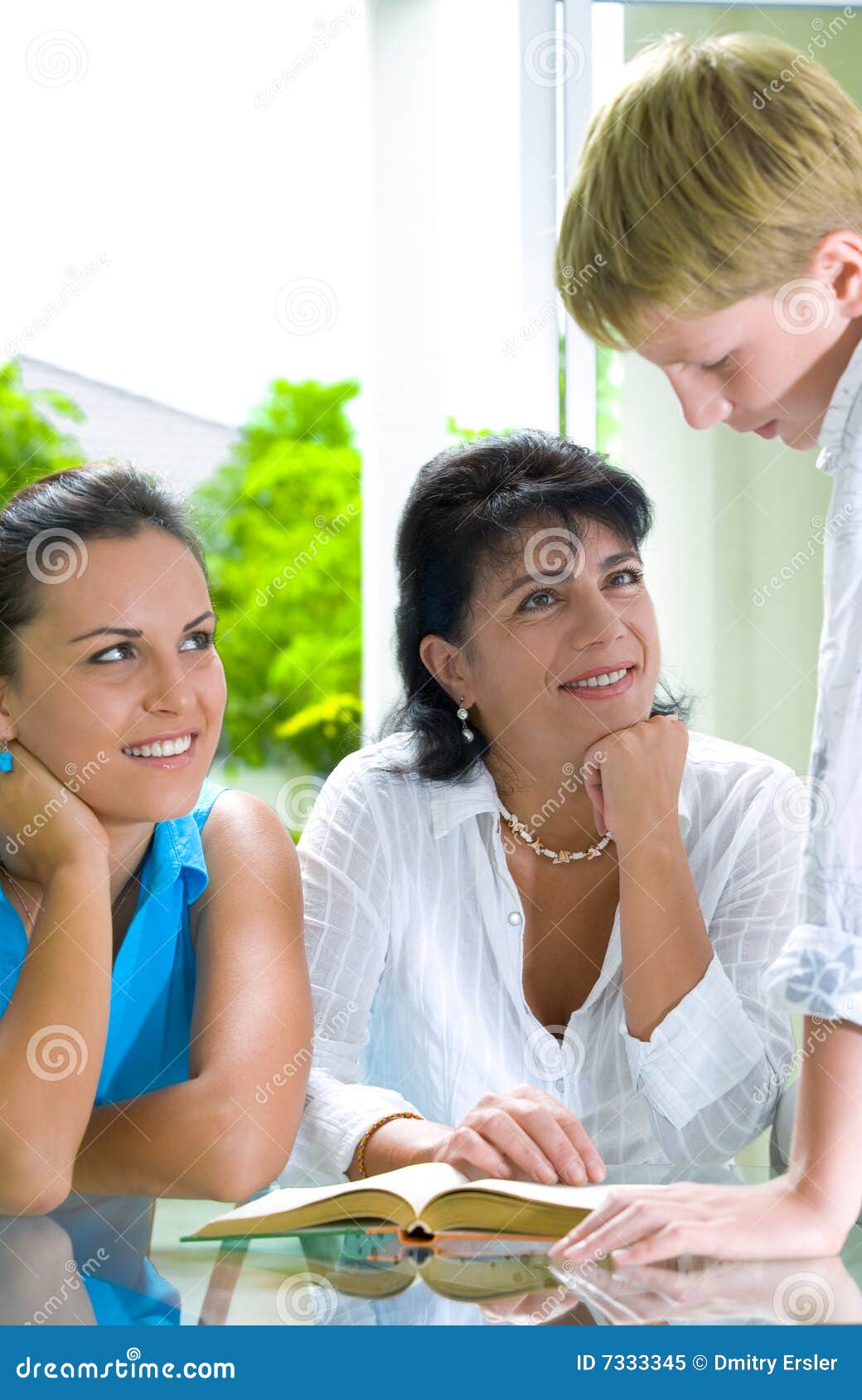 Discussion stock image. Image of smile, portrait, room - 7333345