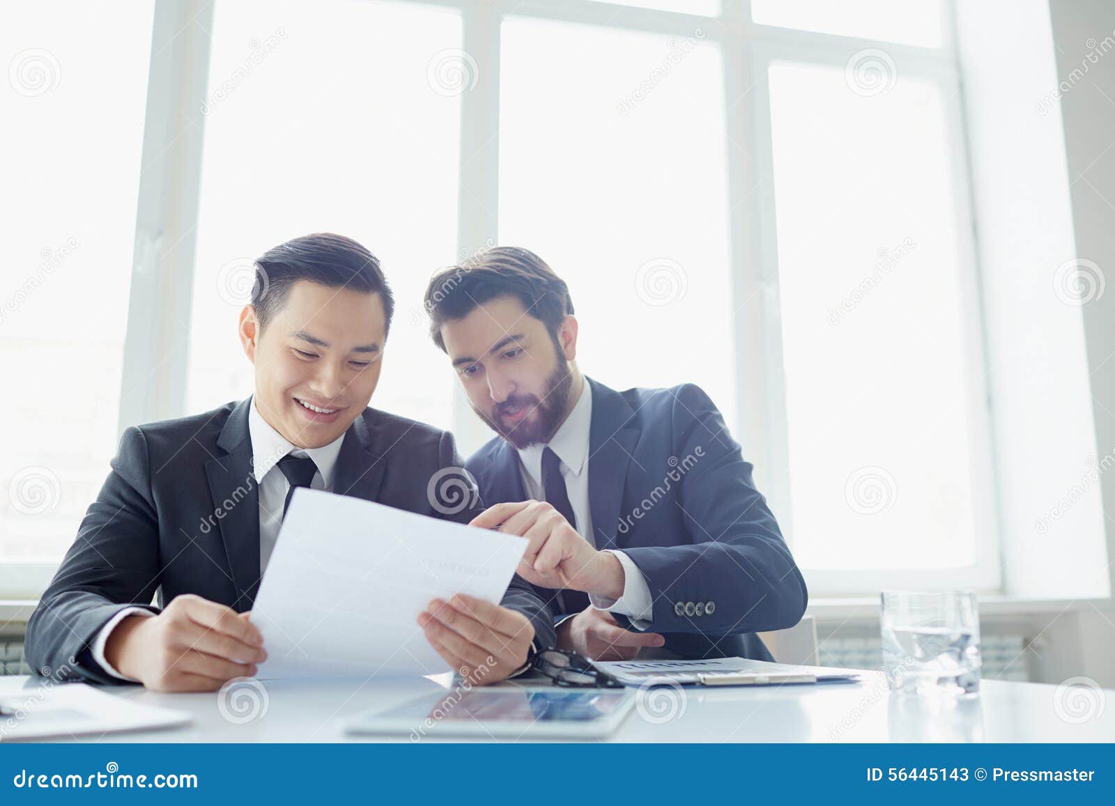 Discussion of contract stock image. Image of busy, executive - 56445143