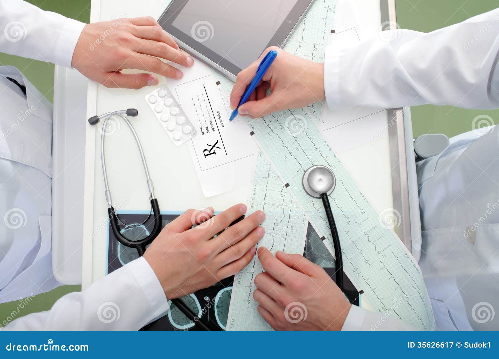 Discussion between doctors stock image. Image of inspection - 35626617