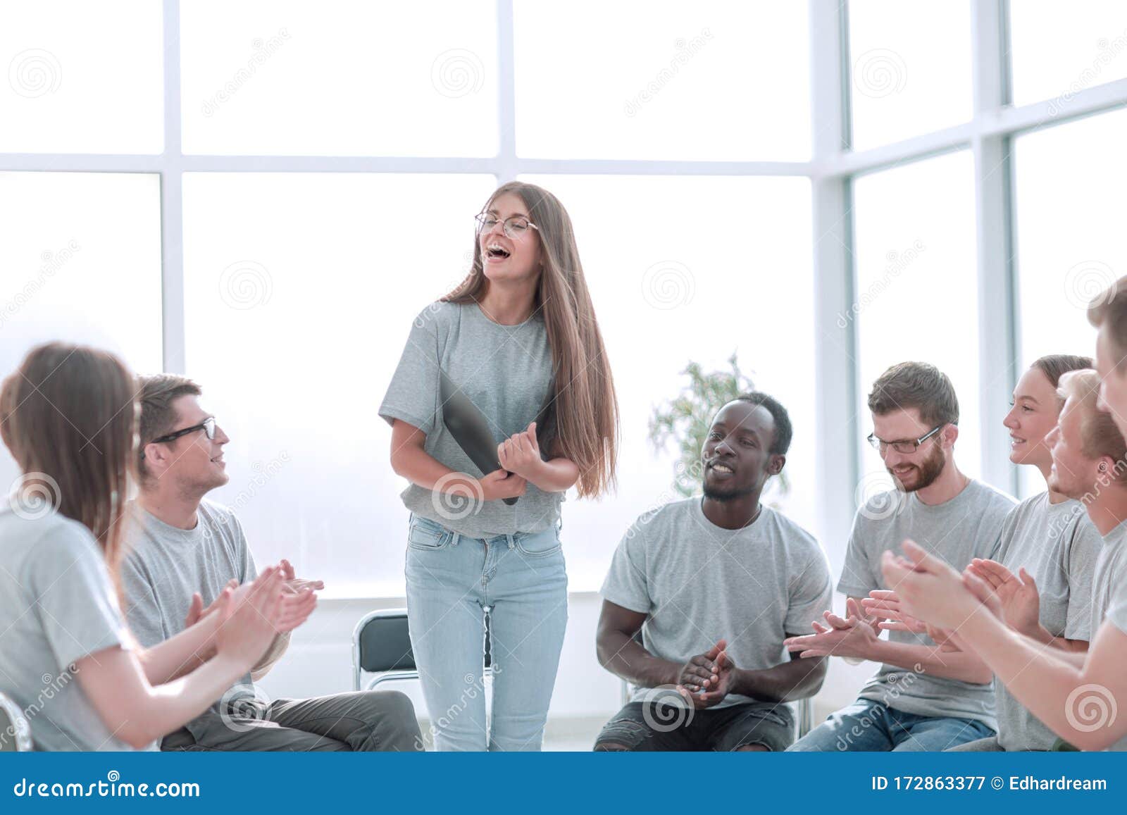 Discussion Group of Young People Applauding the Speaker Stock Image ...