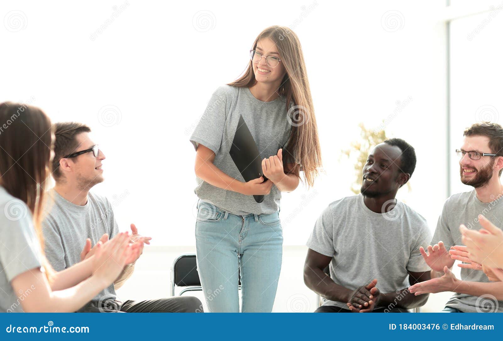 Discussion Group of Young People Applauding the Speaker Stock Photo ... Discussion Group of Young People Applauding the Speaker Stock Photo ...