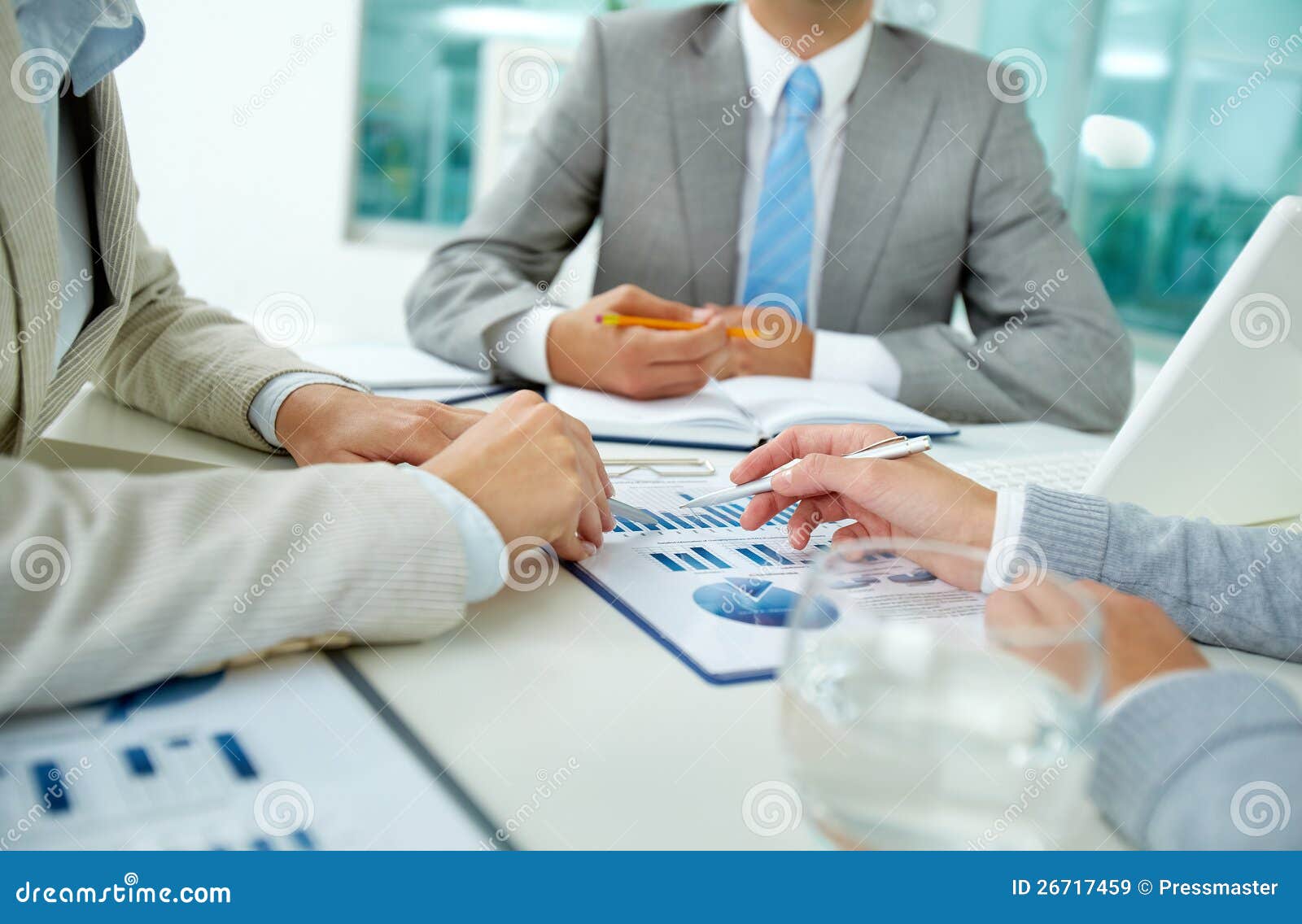 Discussion in team stock image. Image of graph, education - 26717459