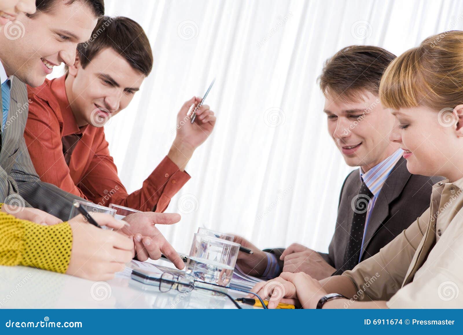 Discussione fotografia stock. Immagine di socio, uomo - 6911674