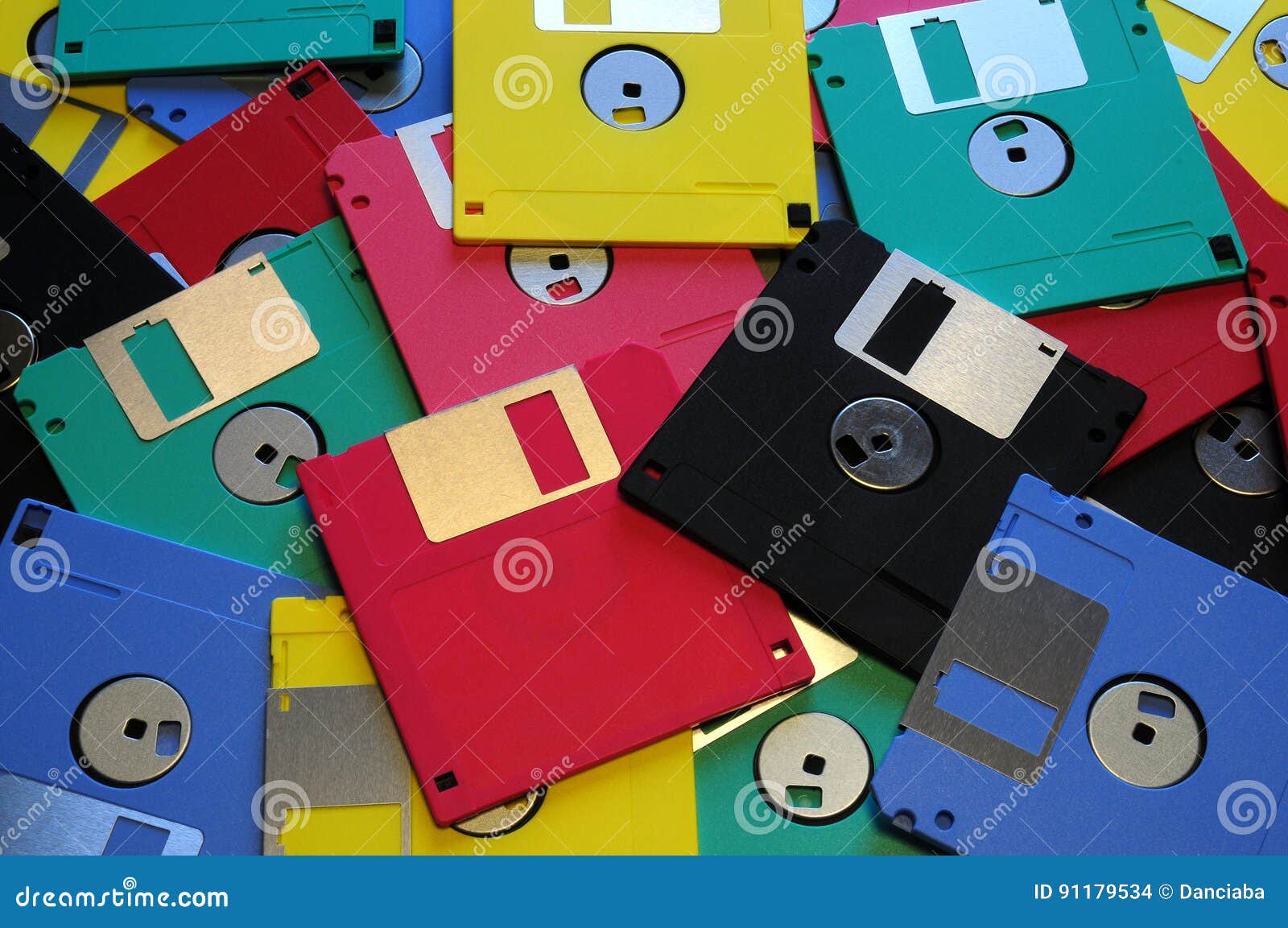 3 5 Disketten Von Verschiedenen Farben Stockfoto - Bild von hintergrund ...