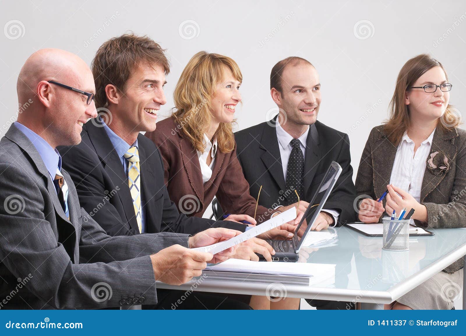 Diskussion stockbild. Bild von unternehmen, weltweit, personal - 1411337