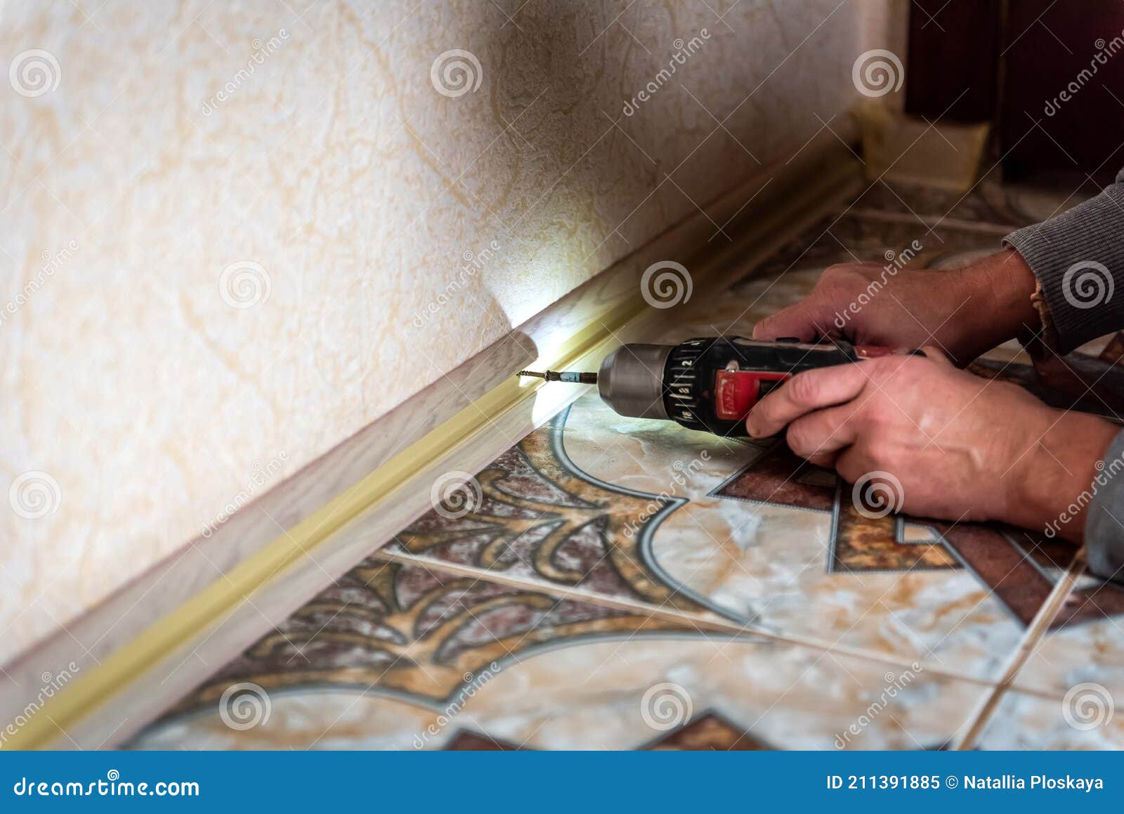Dismantling the Baseboard. Plastic Baseboard with Hidden Mounting ...