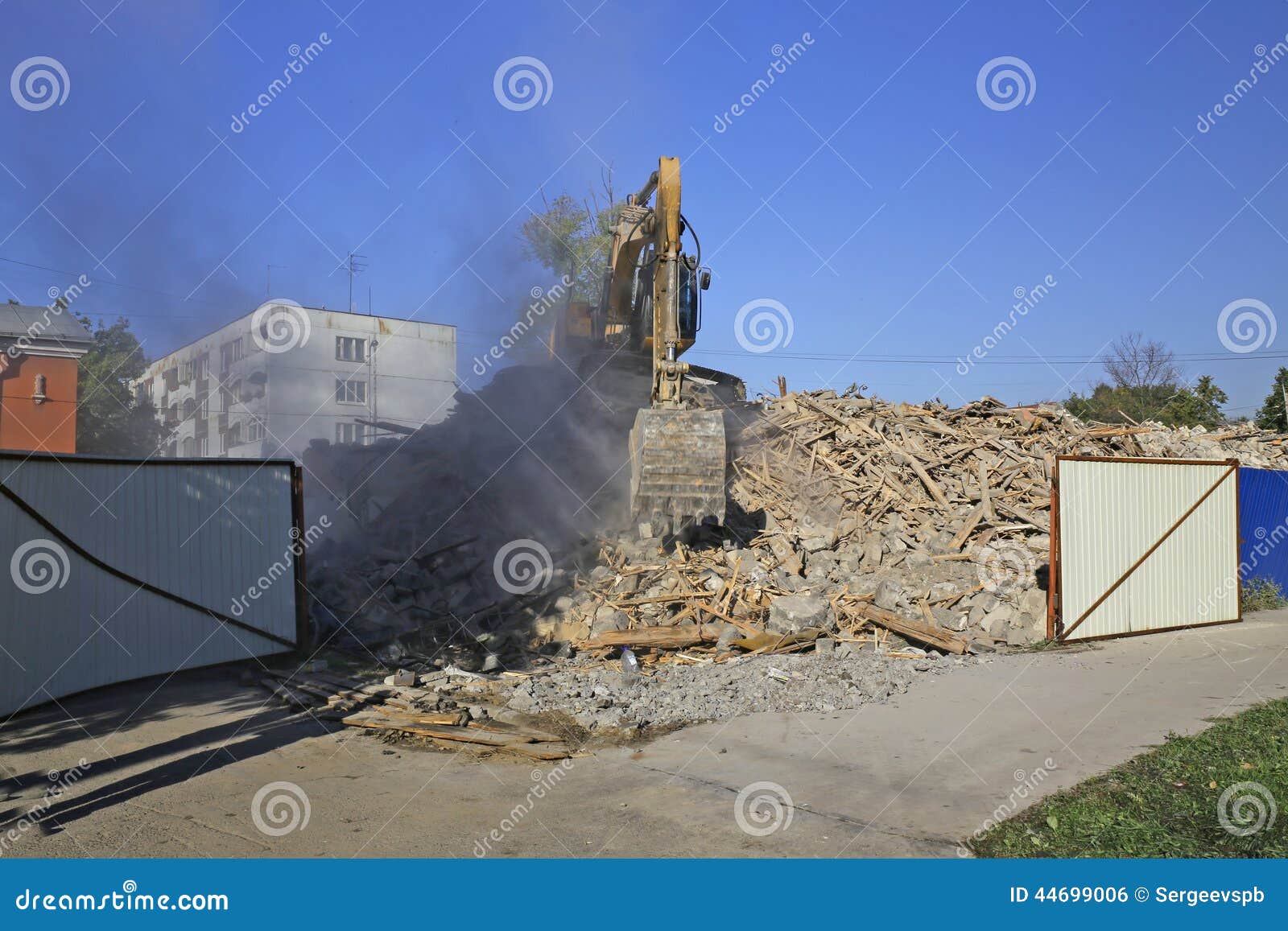 Dismantling buildings stock photo. Image of remove, building - 44699006