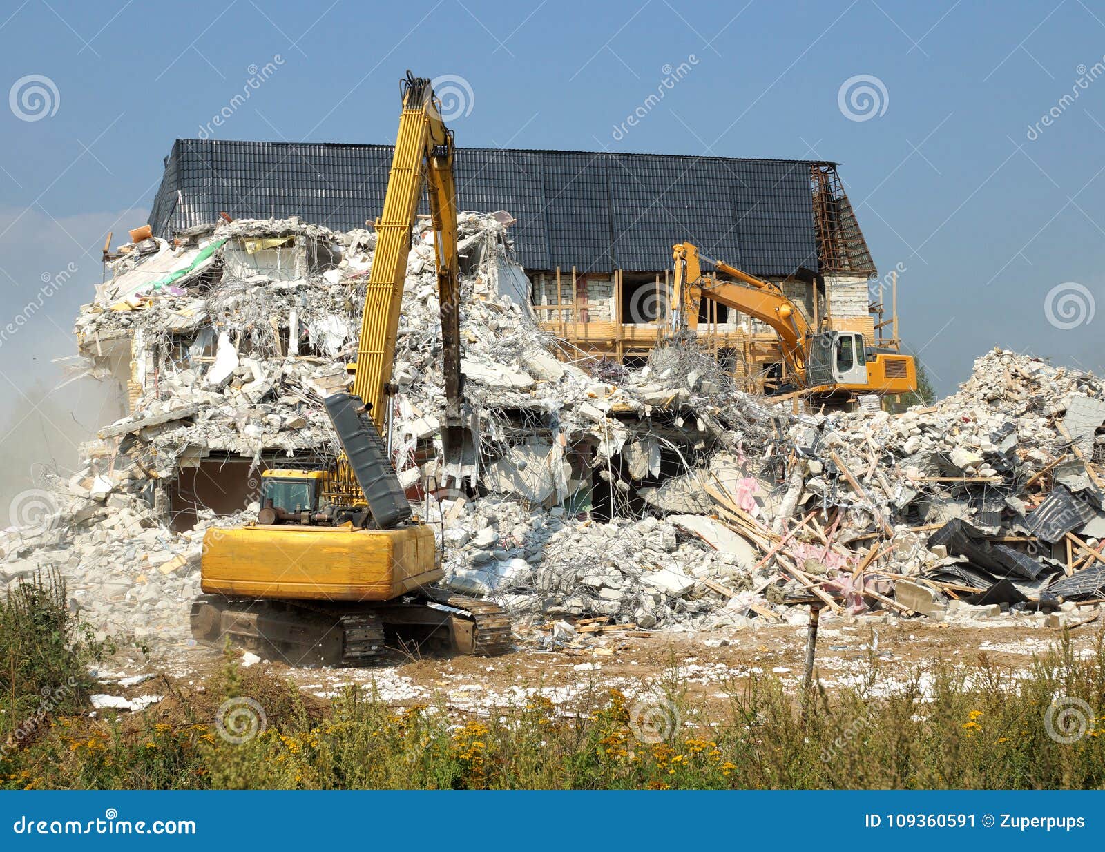 Dismantling of Concrete Structure Stock Image - Image of debris ...