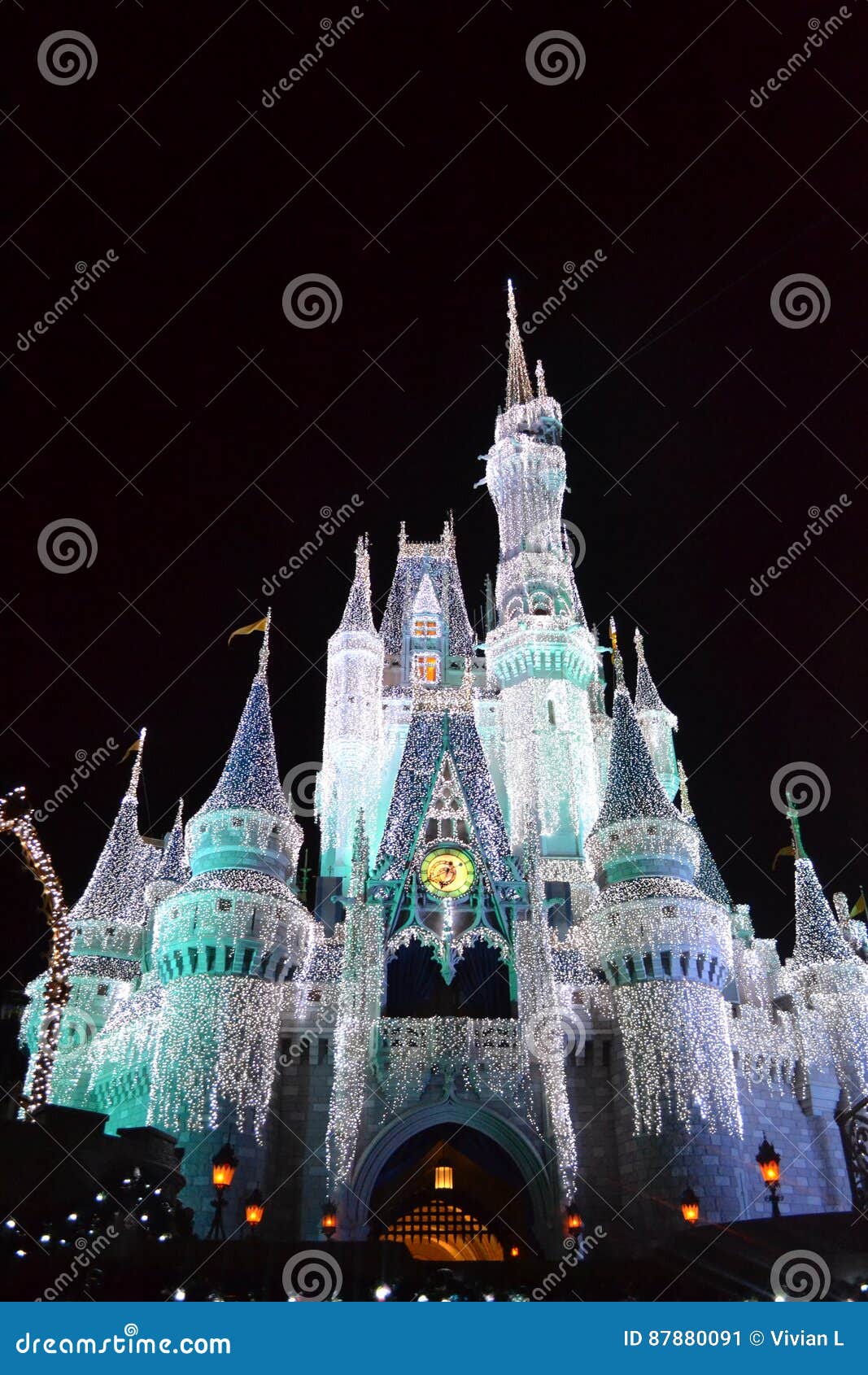 Cinderella Castle at night editorial photo. Image of disneyland - 87880091