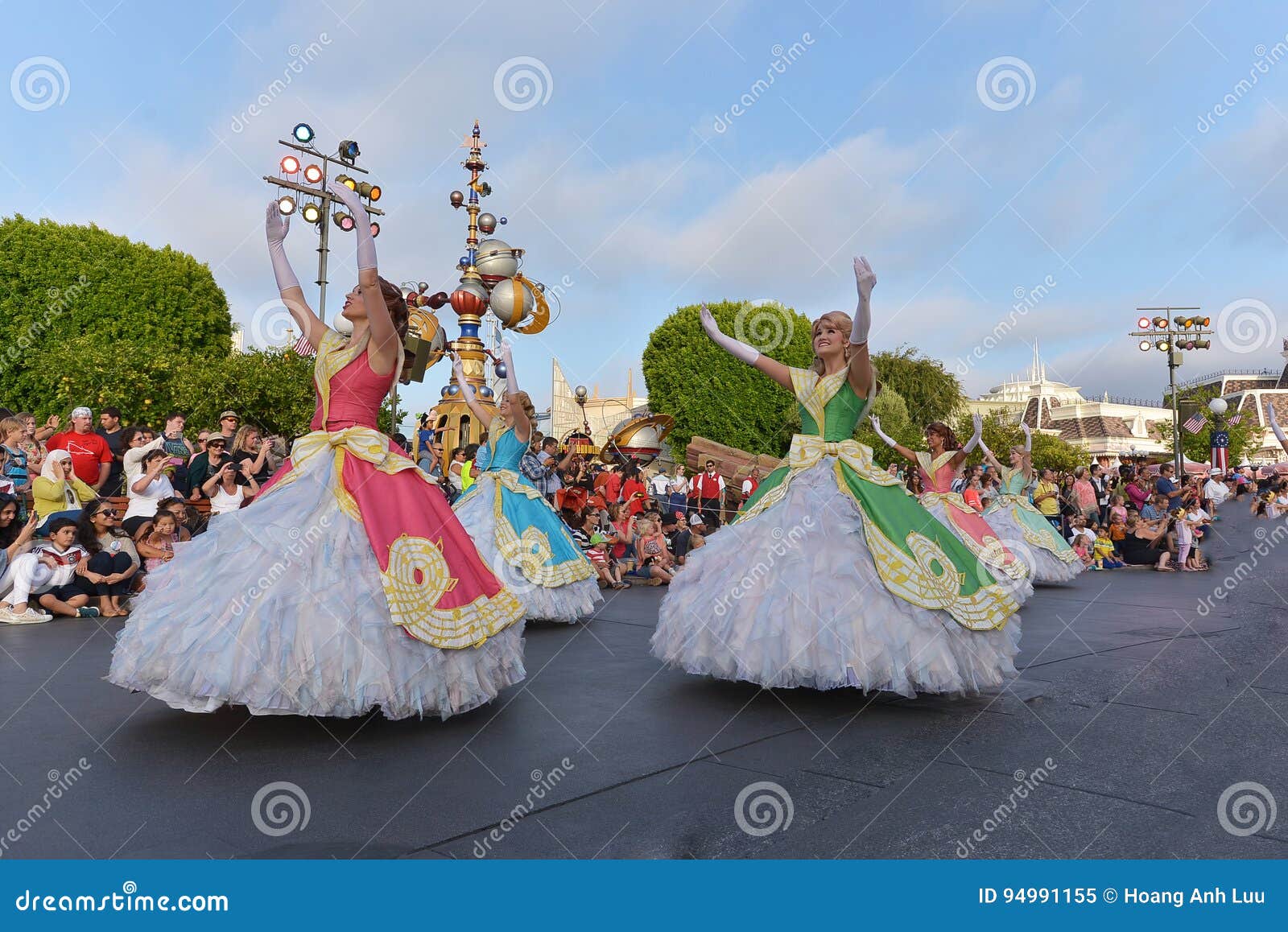 Disney Land Parade editorial image. Image of animation - 94991155