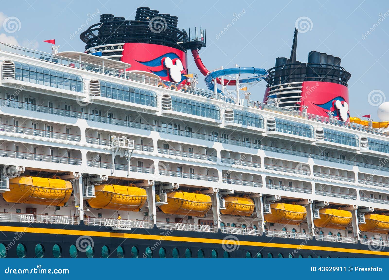 Disney Magic editorial photo. Image of line, liners, journey - 43929911