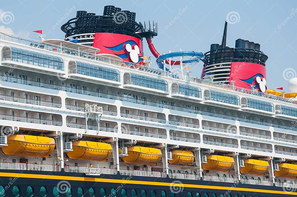 Disney Magic editorial photo. Image of line, liners, journey - 43929911