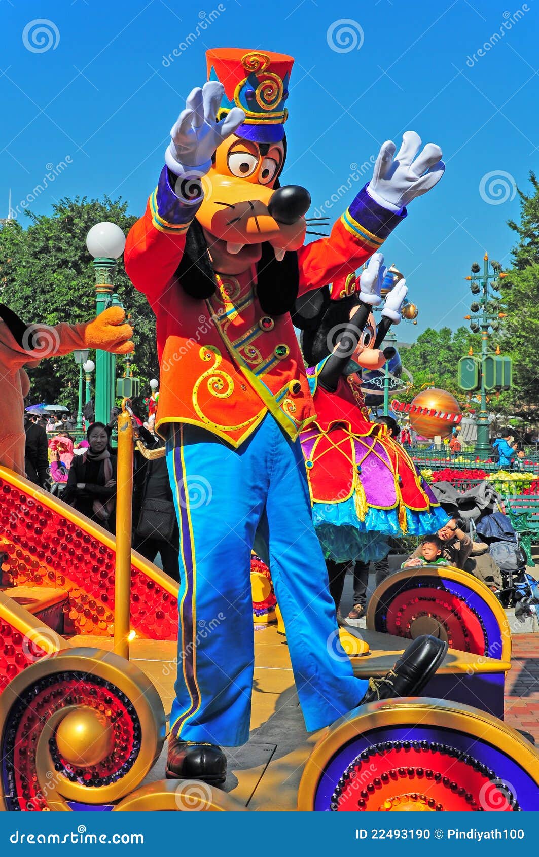 Disney Parade With Goofy And Minnie Mouse Editorial Image ...