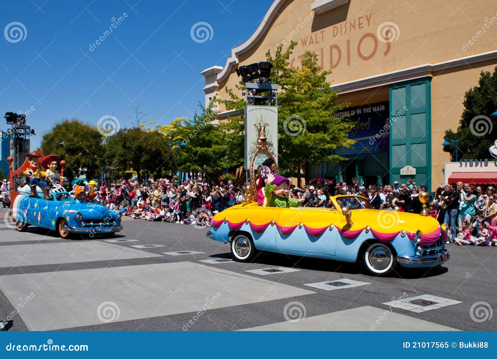 Disney Stars ?N-? Auto-Parade Redaktionelles Bild - Bild von ...