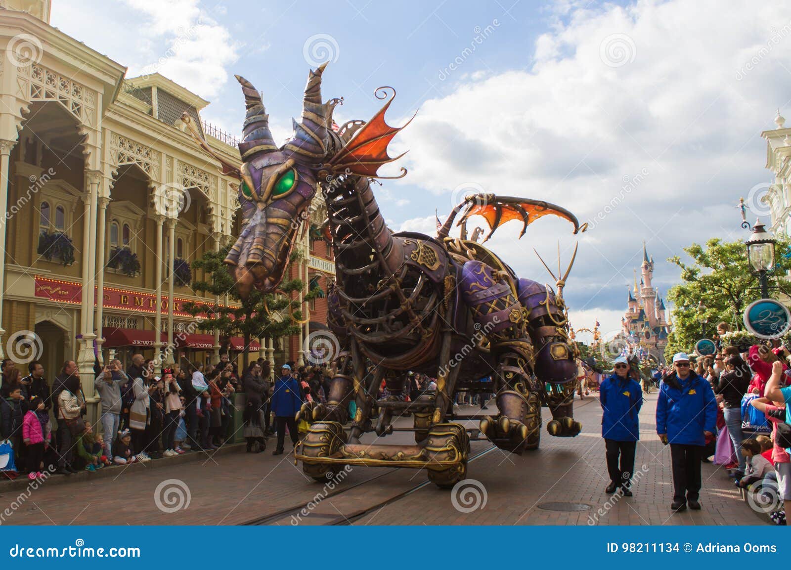 Disney Stars on Parade editorial stock image. Image of europe - 98211134