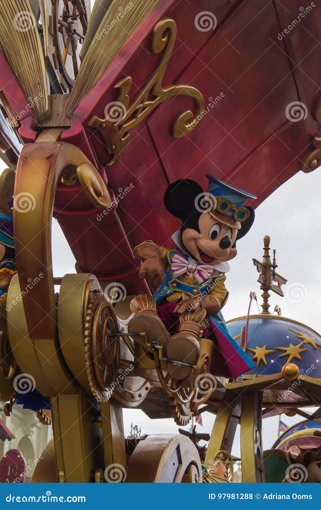 Disney Stars on Parade editorial stock photo. Image of mouse - 97981288