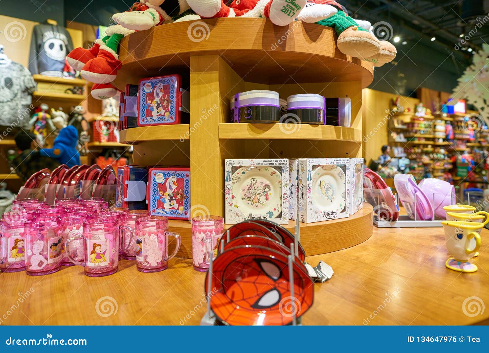 Disney Store editorial photo. Image of business, kids - 134647976