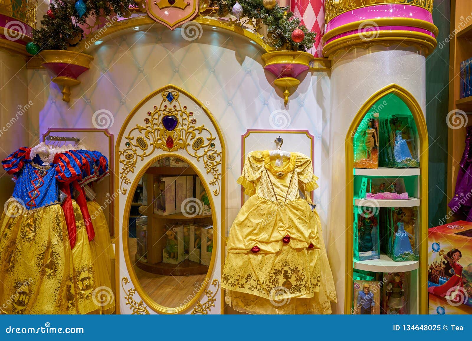Disney Store editorial image. Image of retail, market - 134648025