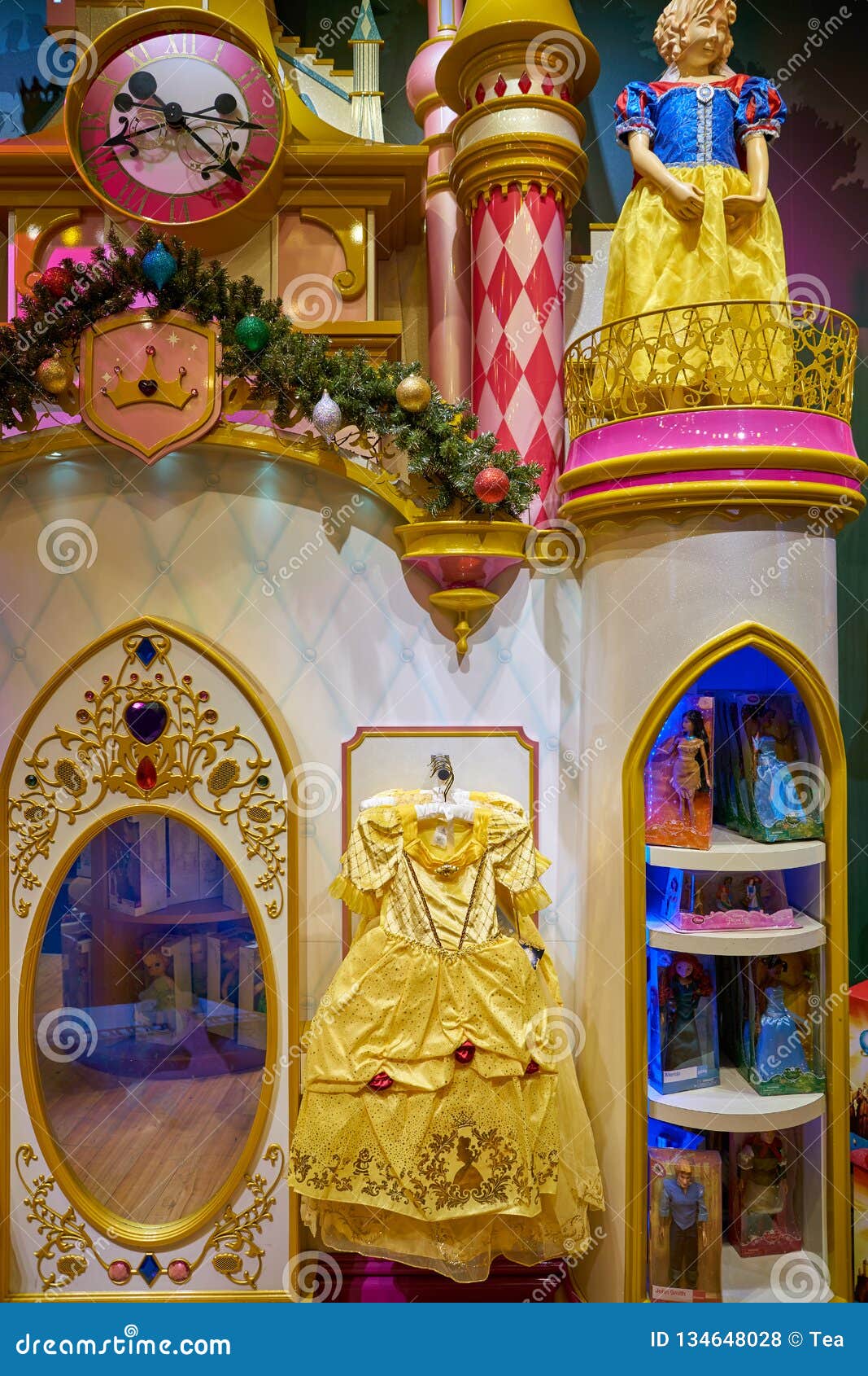 Disney Store editorial stock photo. Image of interior - 134648028