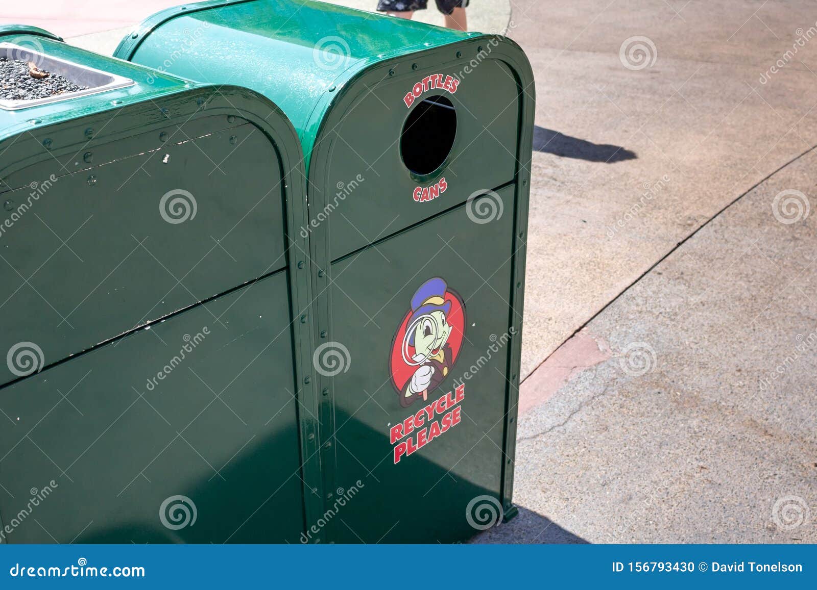 Disney trash cans editorial image. Image of light, icon - 156793430