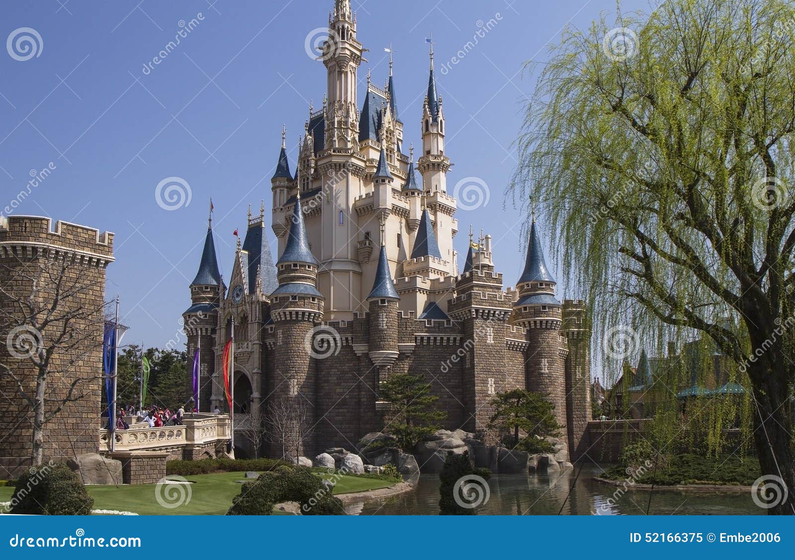 Disneyland castle editorial image. Image of mote, cinderella - 52166375