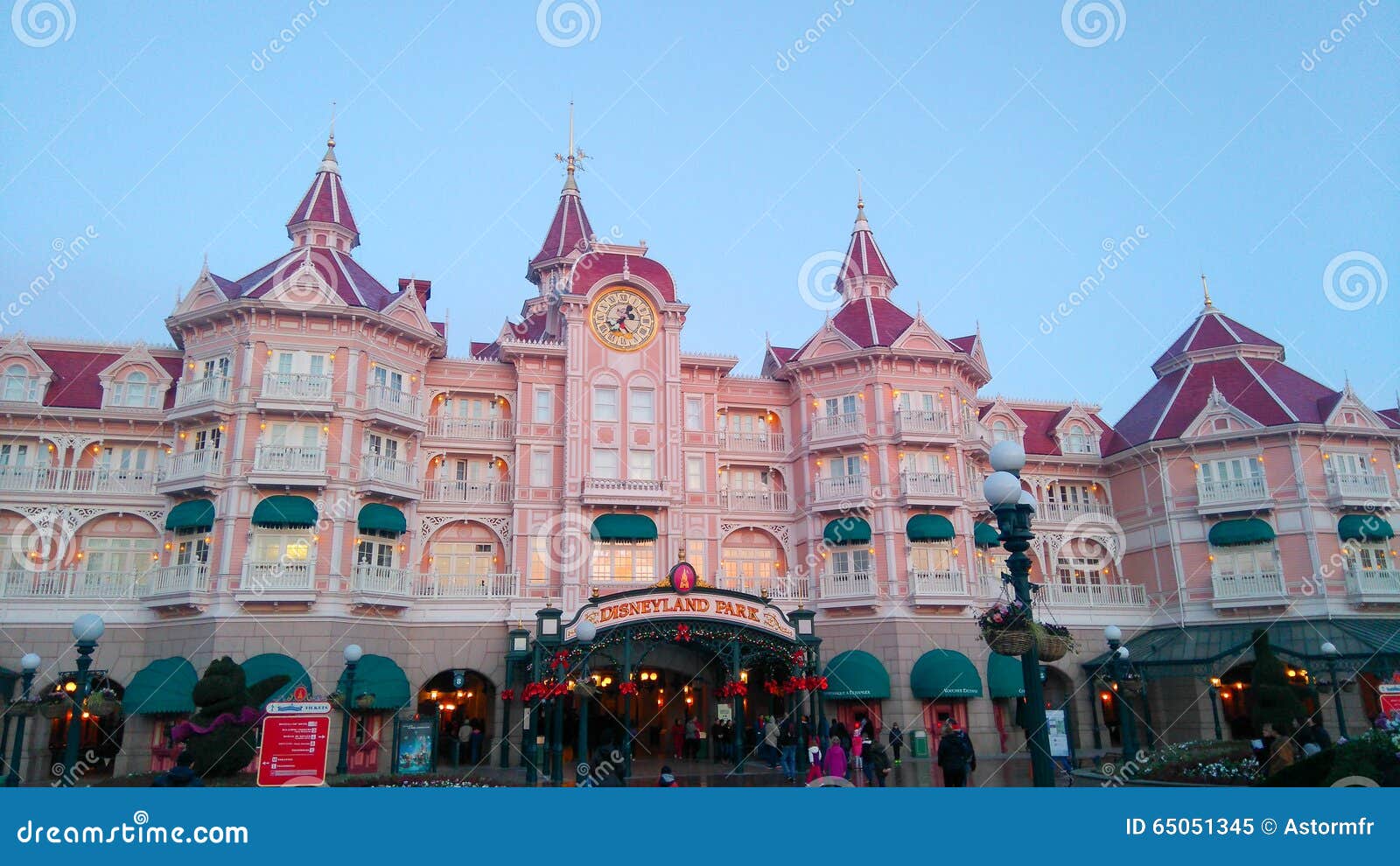DISNEYLAND PARIS Mickey Mouse Hotel Editorial Image - Image of bush ...