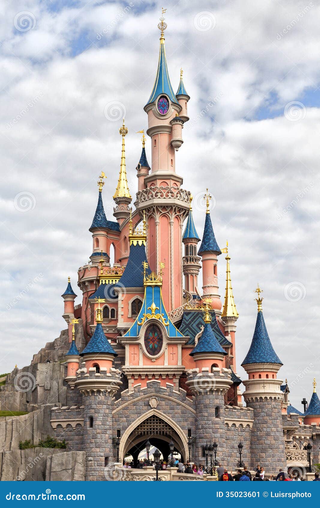 Disneyland Paris slott redaktionell bild. Bild av sova - 35023601