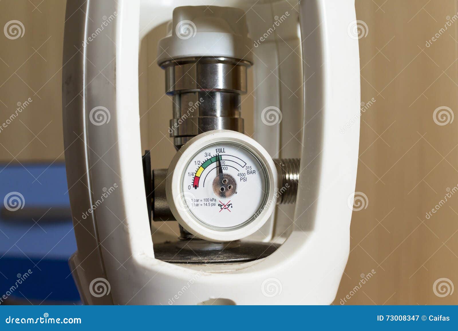 Dispensing Medical Oxygen Device Stock Image - Image of mask, medicine ...