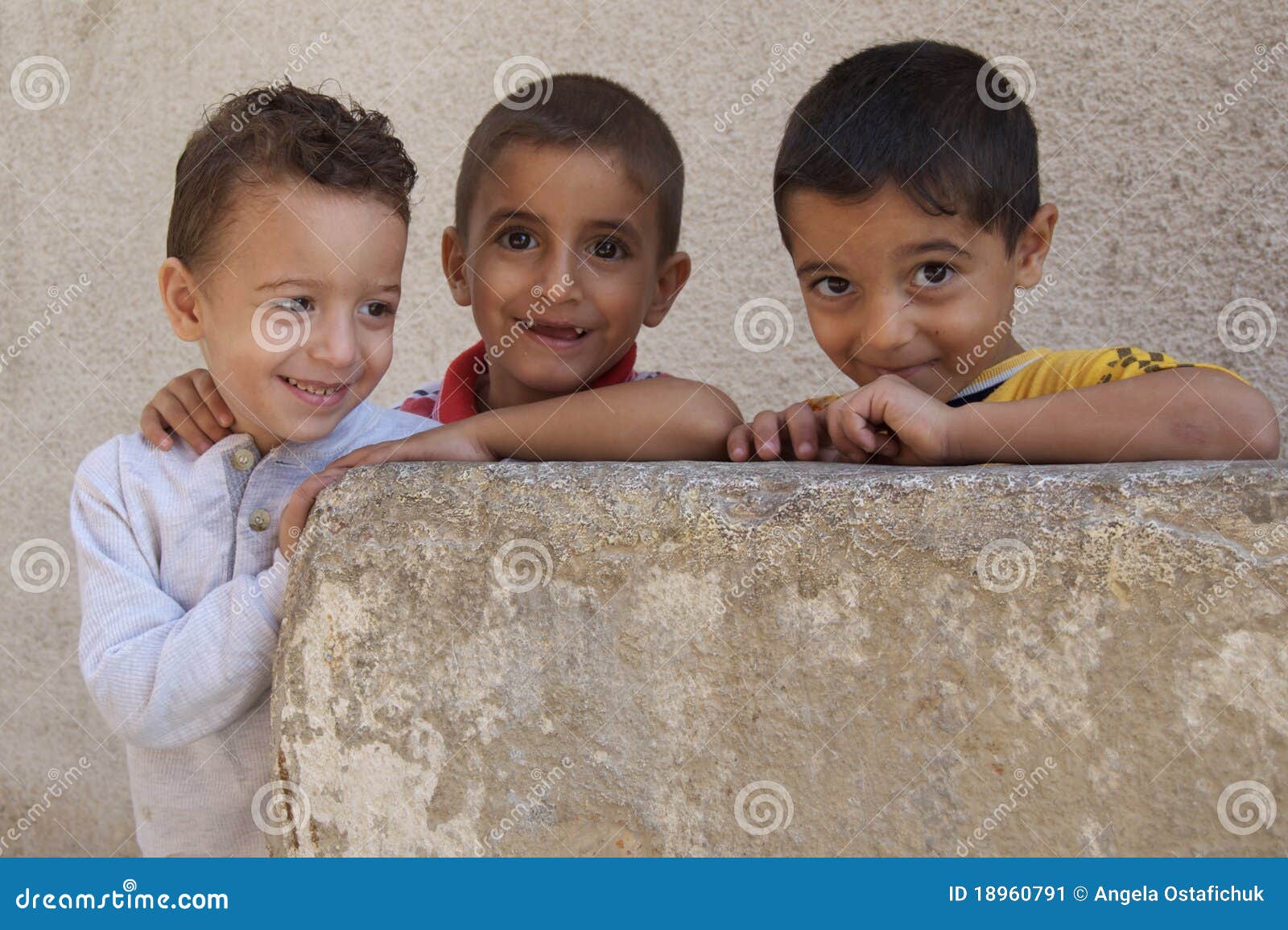 Displaced Iraq Refugee Children Editorial Photo - Image of displaced ...