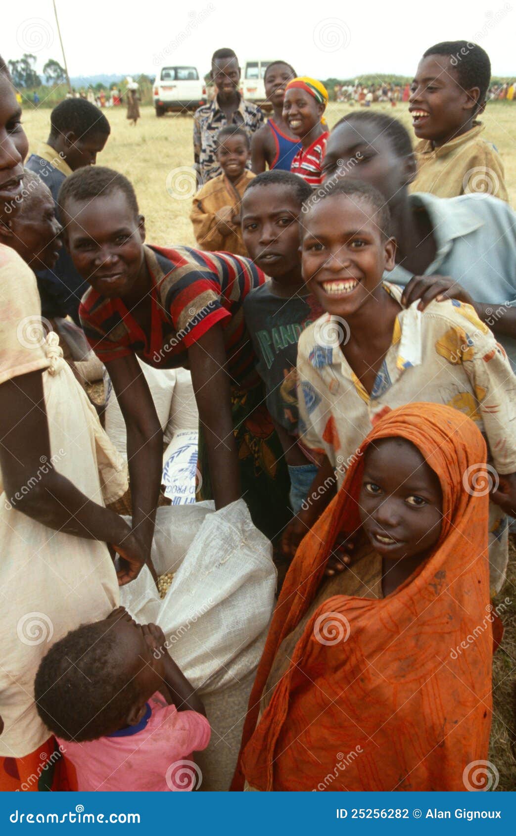 Displaced People Receiving Aid Distribution. Editorial Photography ...