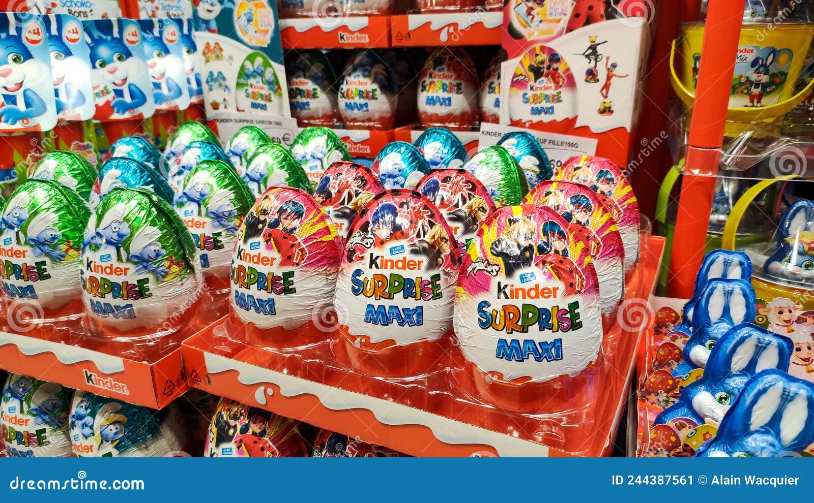 Display of the Kinder Chocolate Range in a Store Editorial Photo ...