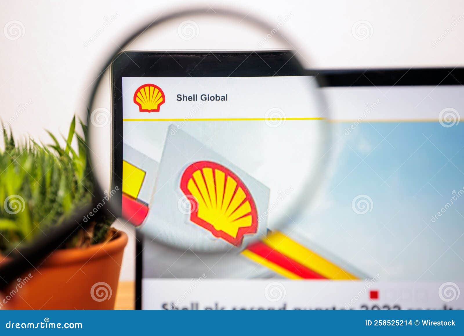 Display of the Shell Website on a Laptop Screen and the Shell Logo ...