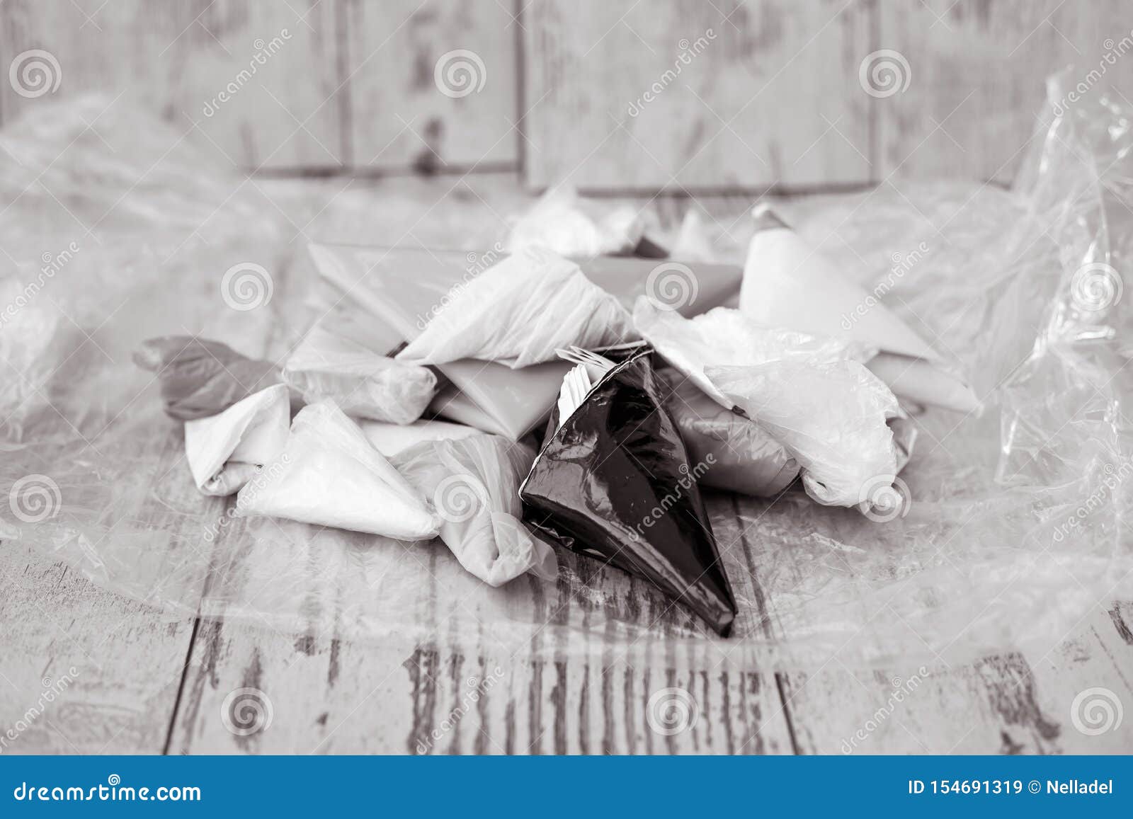 Disposable Triangle-folded Plastic Bags, the Concept of Combating the ...