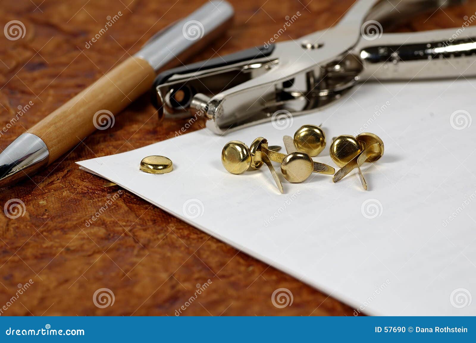 Dispositifs De Fixation En Laiton Photo stock - Image of organisez ...