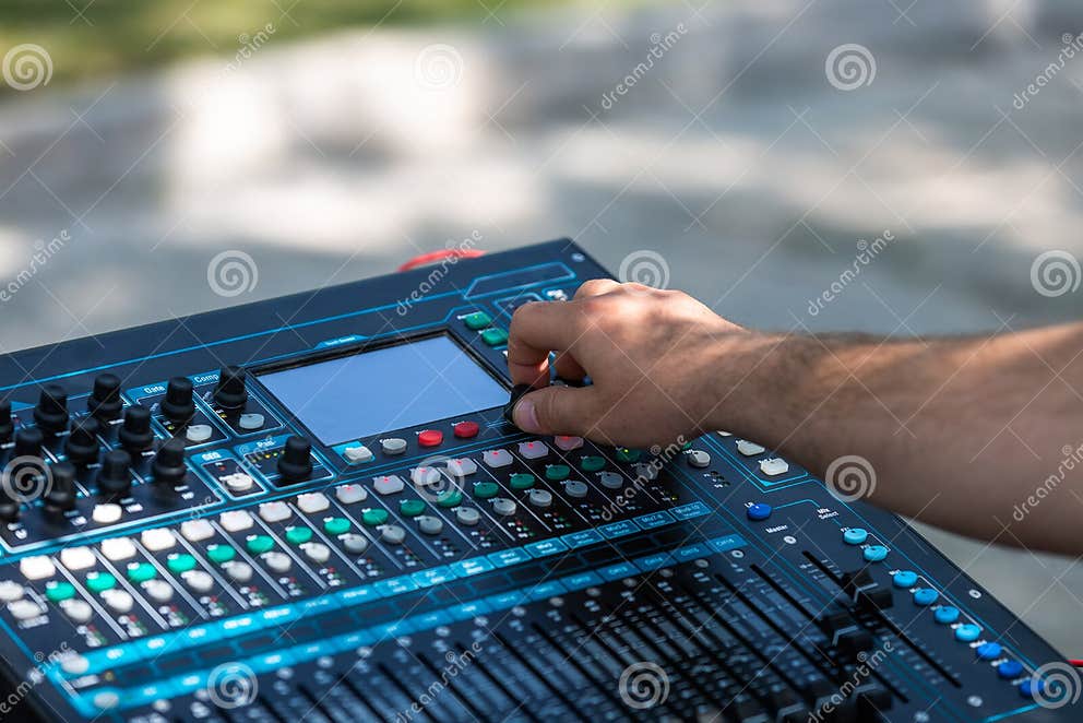 Dispositivo De Comando De Som Com Mixer Imagem de Stock - Imagem de ...