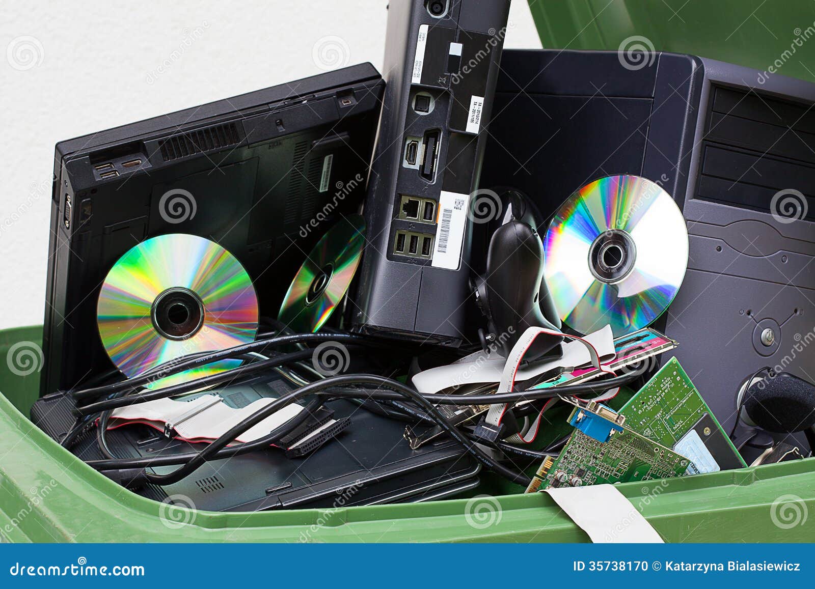 Dispositivo Quebrado Do Computador Foto de Stock - Imagem de velho ...