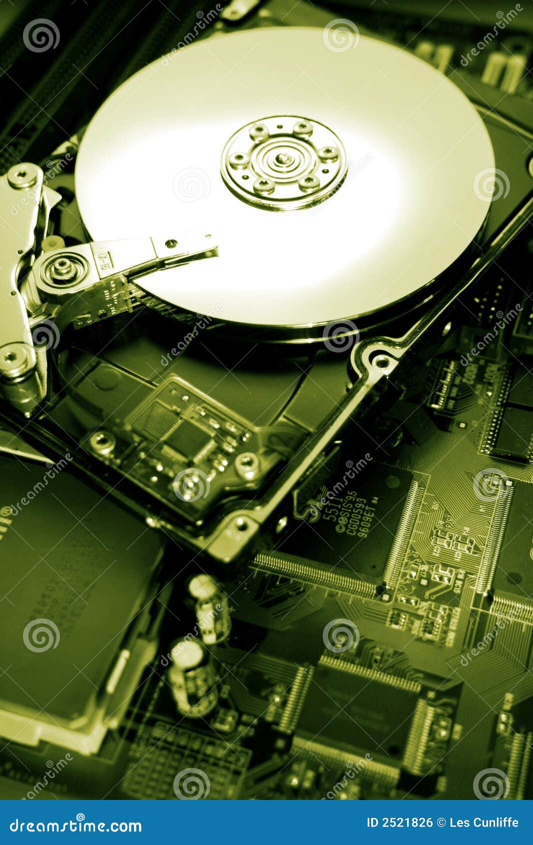 Disque compact-ROM photo stock. Image du lecteur, multimédia - 2521826