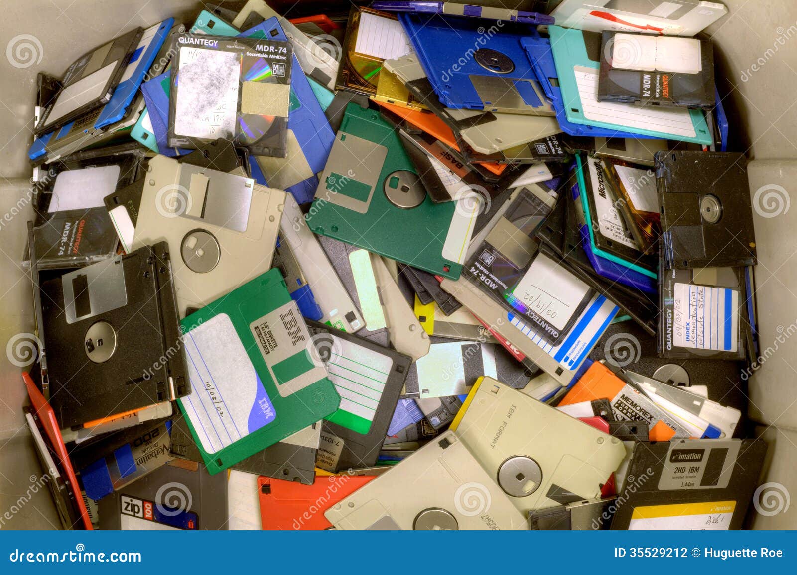 Disquetes viejos fotografía editorial. Imagen de horizontal - 35529212
